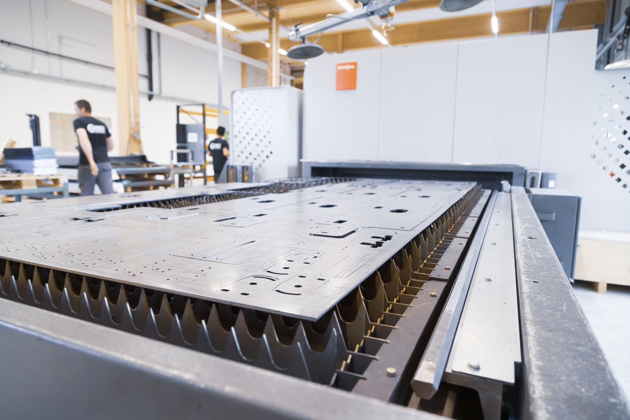 Entgraten & Kanten verrunden Blechbearbeitung – Z-Tec Metallbearbeitung AG
